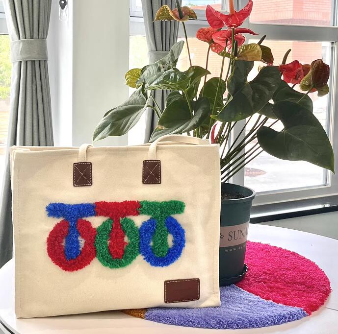 TOTOTO原创簇绒帆布包tufting轻奢通勤高级ins大容量托特七夕礼物 | 突突突_免费设计线稿_Tufting设计绘图神器_在线搞定簇绒制作